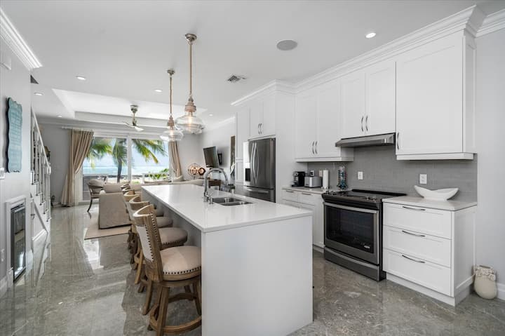 Beachfront 4br 3 1/2 Bth Palm Cay, W/ Marina - Bahamas