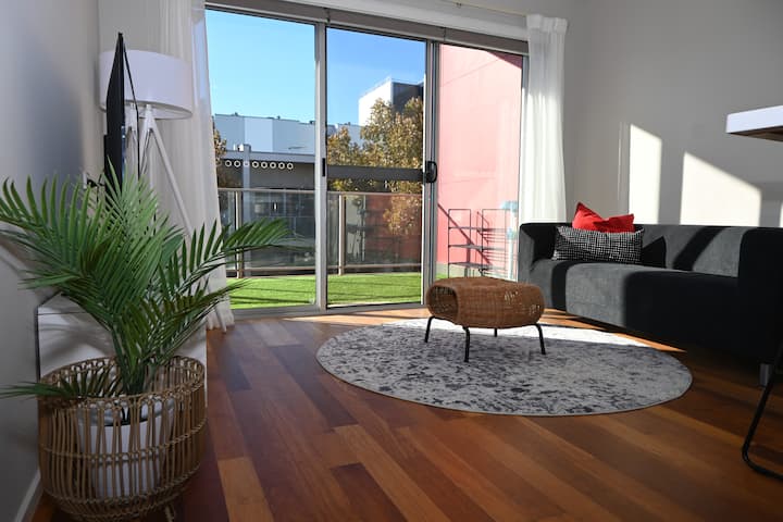 Mawson Red Cozy Apartment |Pool| Parking| Netflix - Adelaide