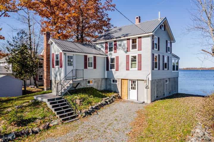 Lakeside Retreat In Orono, Maine - Old Town, ME