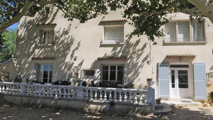 Un Accent De Soleil En Provence - Bagnols-sur-Cèze