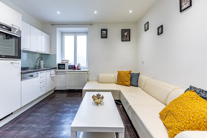 Central & Affordable - Close To Main Train Station - Wenen