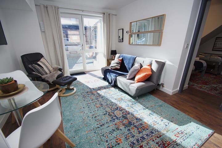 Cosy Apt For 4 With Parking. Station & Town Close! - Stockport