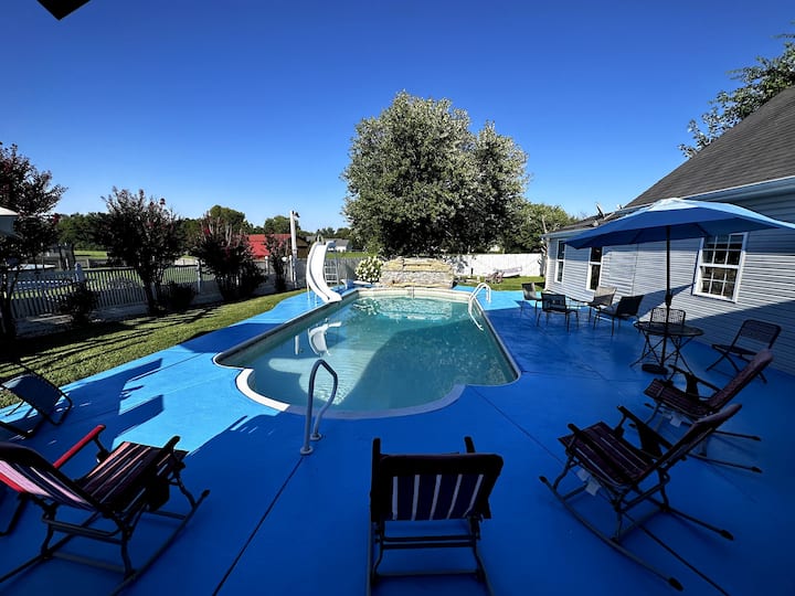 Tennessee Salt Water Pool House - Tennessee Renaissance Festival