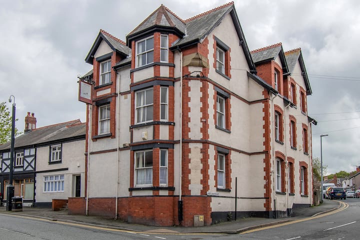 The Ship Inn Direct. Old Colwyn - Abergele