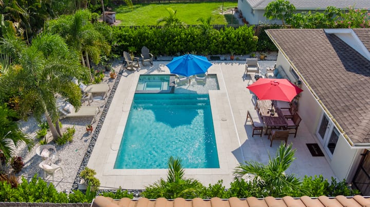 Walk To Beach. Heated Pool/spa. King Beds. Bbq. - Naples Park, FL