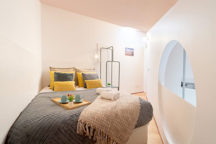 Hostwise - Colourful Trendy House | Garden - Porto