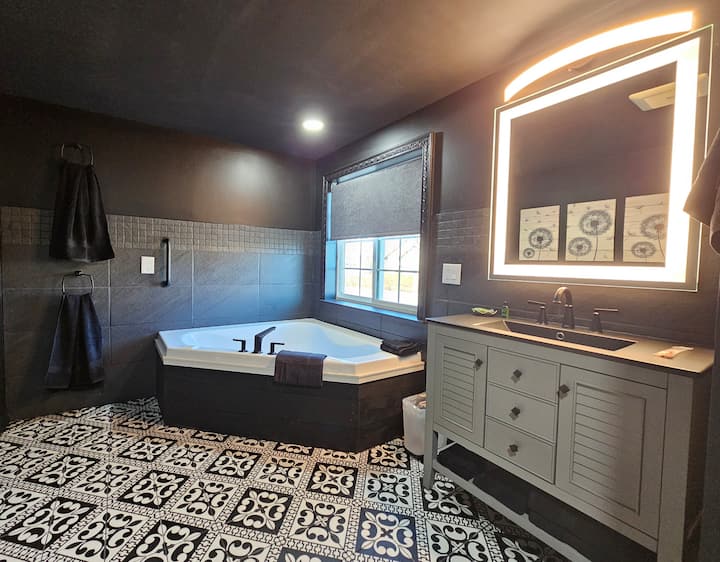 Fireside Rm#4 Black Is Beautiful - Seneca Lake, NY