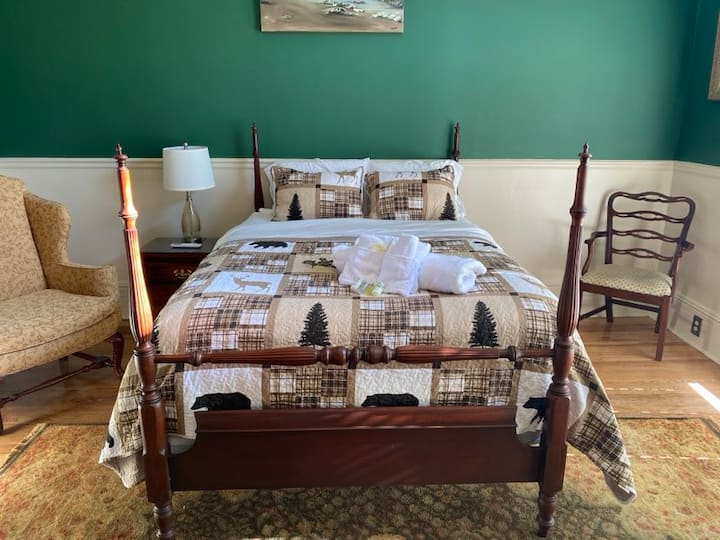 Pine Room In The Historic Wilson House - Grenada, MS