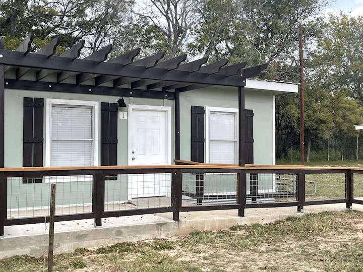 Ada River Facing 2br Cabin - Concan, TX