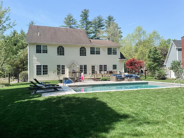 Quiet Cul-de-sac W/pool, 2-3 Miles To Town & Track - Saratoga Springs, NY