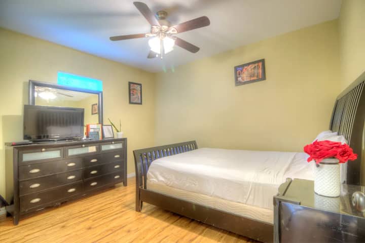 Weekly Discount! Room In Shared Home # 3 (18+only) - Tampa, FL