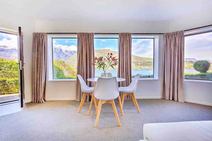 Absolutely Lakefront Apartment - Queenstown