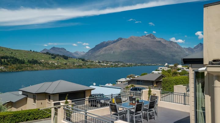 Panoramic Peaks: 3br Home With Lake Vistas - 皇后鎮