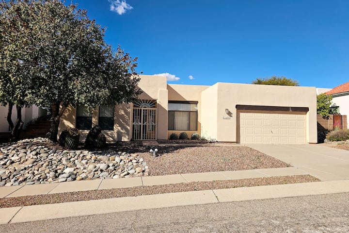 Breathtaking Views In Tucson – 3 Bedroom Oasis - Tucson, AZ