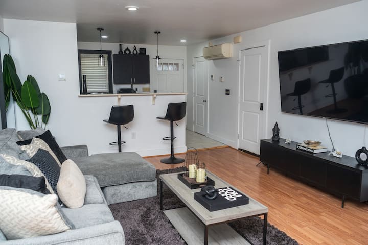 3-story Townhouse
Luxury Retreat - Providence, RI