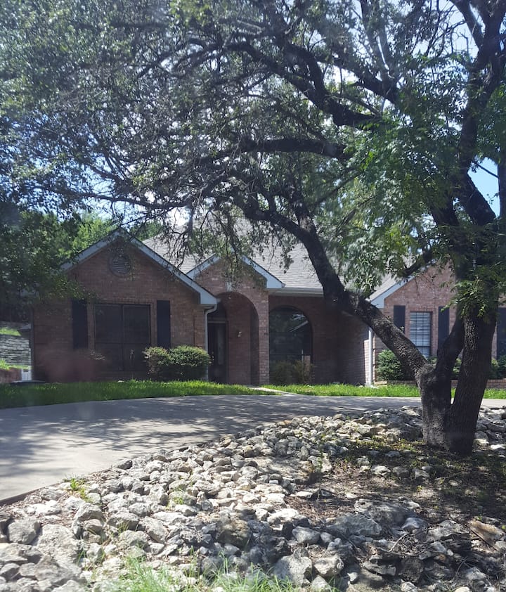 Epic Eclipse Historic Salado Beautiful Vacay Place - Salado, TX