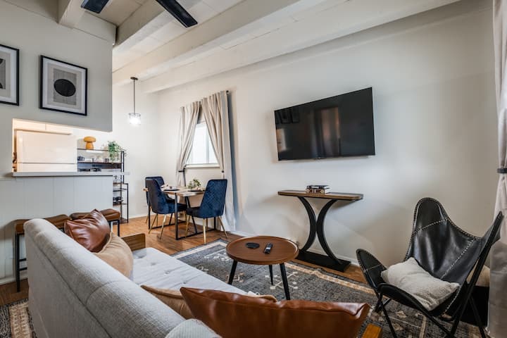 Chic 1-bedroom By Ut | Pet-friendly, Sleeps 3 - Austin