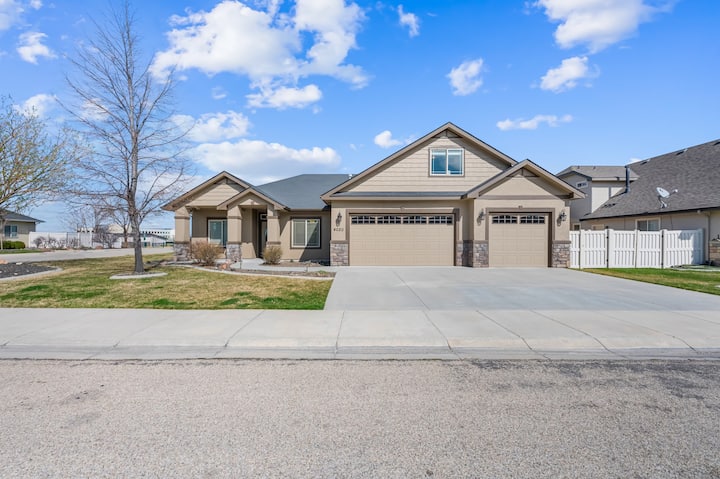 Clean ‘N Comfy 5br Home Near I84 - Meridian, ID