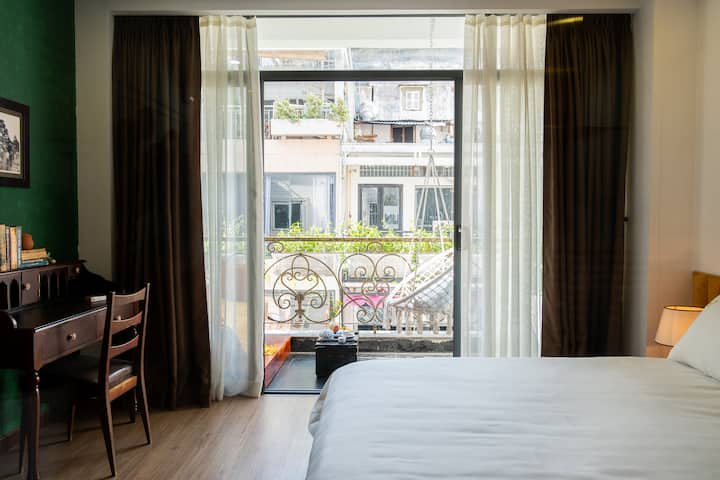 E3. Spacious Balcony Flat In D1 - Vietnam