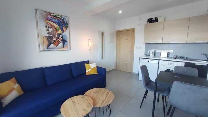 Coco De Mer 408 - Limassol