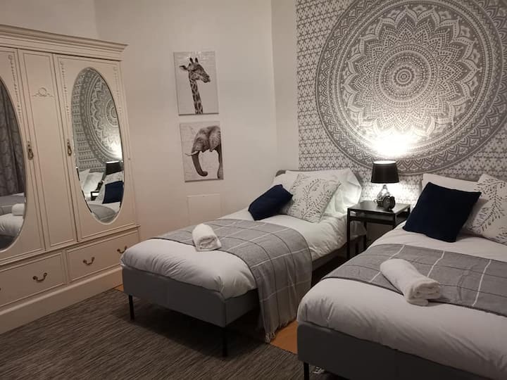 *Cosy House For 8 >Manchester & Etihad > Parking * - Glossop