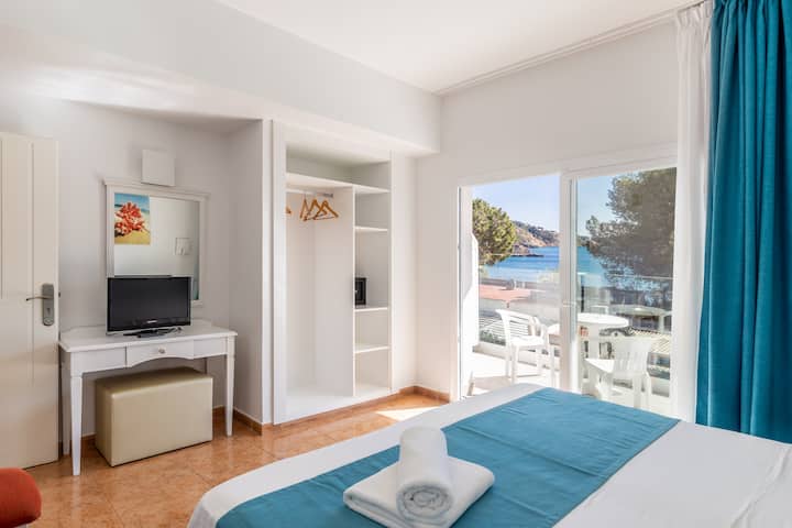 Habitación Triple Con Vista Mar - Santa Ponsa