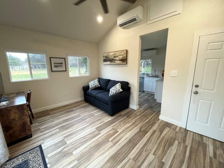 South Of Austin Tiny Home - Buda, TX