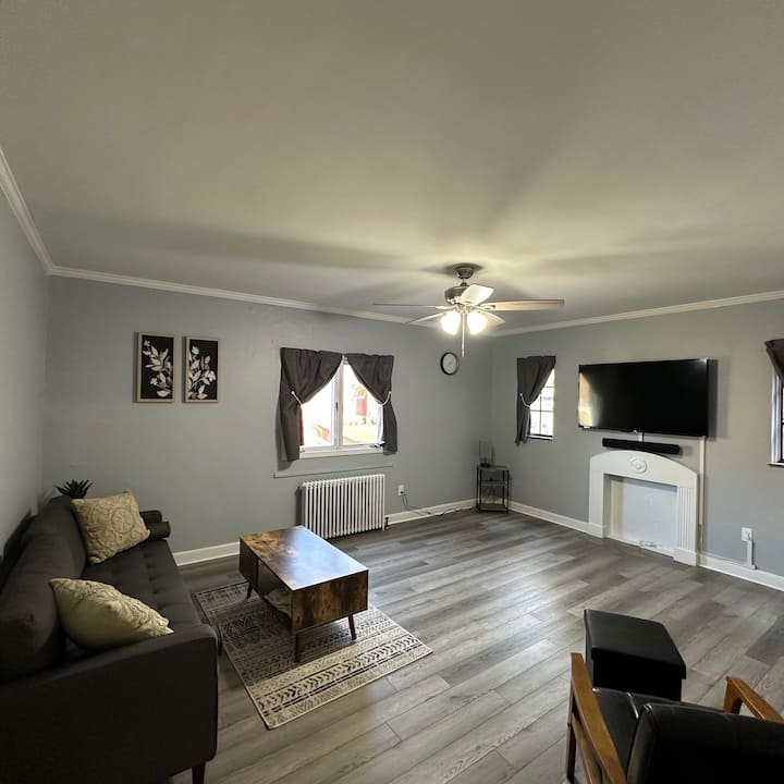 Amazing Downtown Location! Quiet & Spacious! #B - Mount Vernon, OH