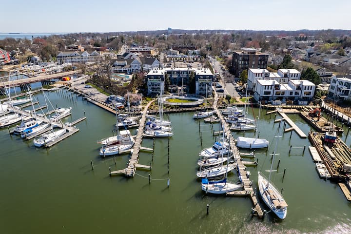 Charming Annapolis Waterfront Condo - Annapolis, MD