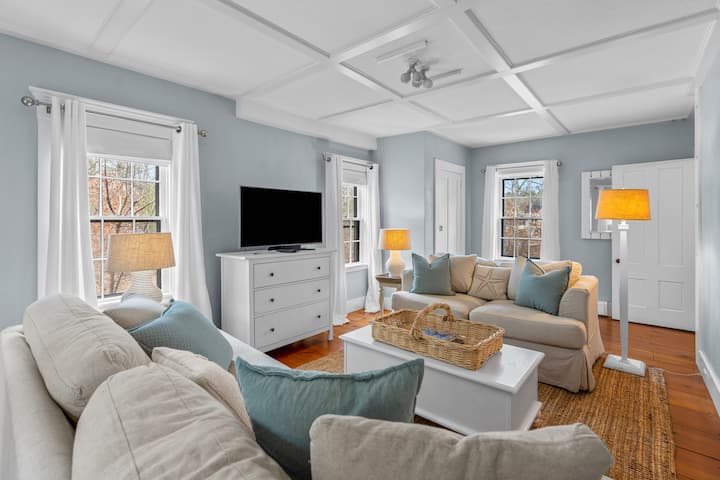 Cozy Large Home W/ Patio Near Wequassett Resort - Harwich, MA