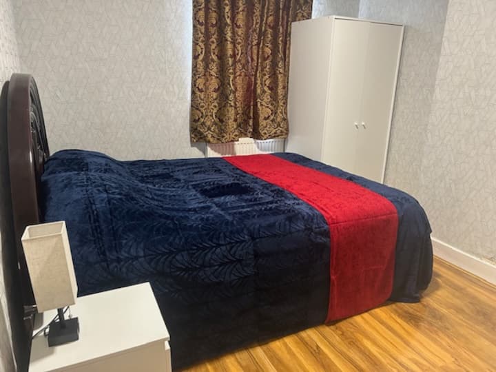 London Holiday Home - Ilford