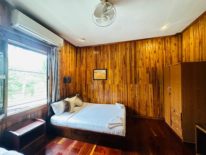 Superior Triple Room At Rimvang Guest House - Luang Prabang