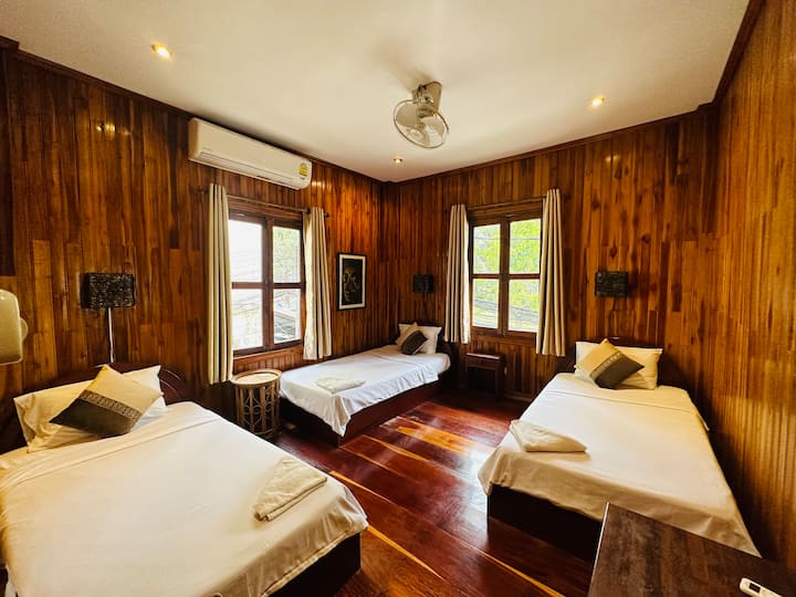 Superior Triple 3 Single Beds Room At Rimvang G.h - Luang Prabang