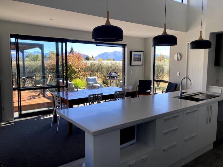 Modern, Warm House Close To Town - Wanaka