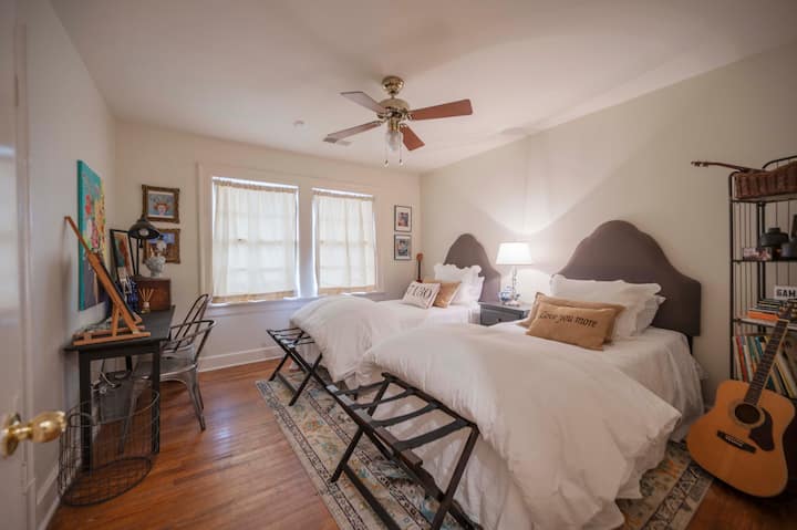Beautiful 2 Bedroom In The Heart Of The Boro! - Murfreesboro, TN