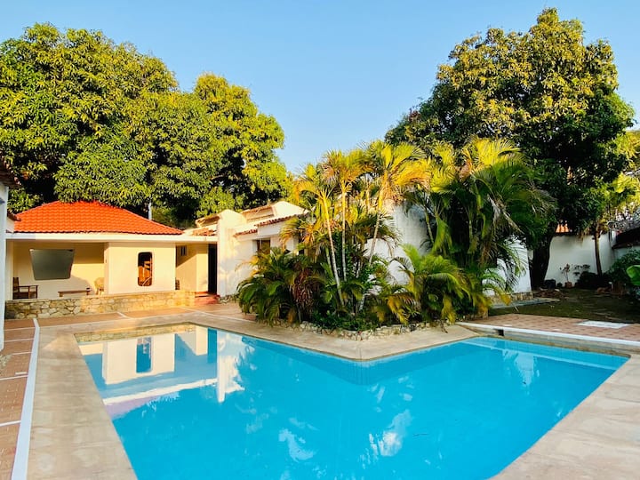 Hermosa Casa Piscina Y Jacuzzi Privado Unicentro - Girardot