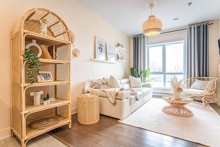 Pastel Stylist 2 King-br W/parking, Nr Dt&airport - Montreal