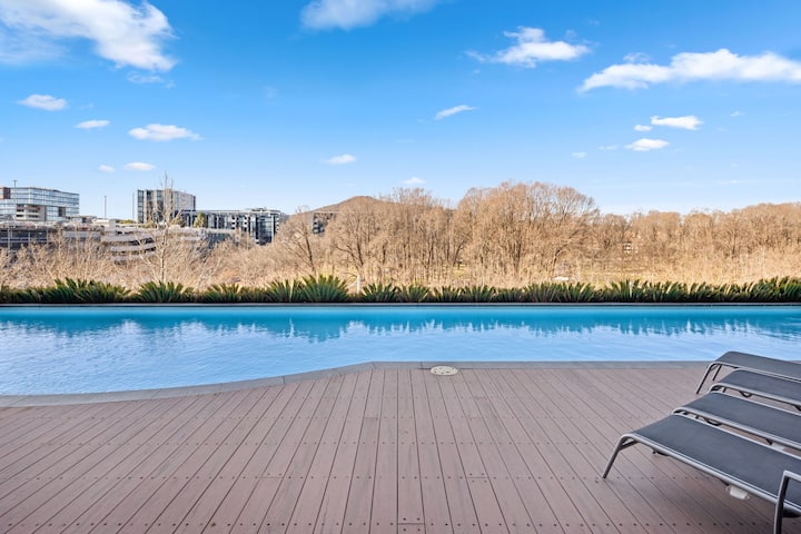 Modern One-bedroom Retreat In Downtown Canberra - Belconnen
