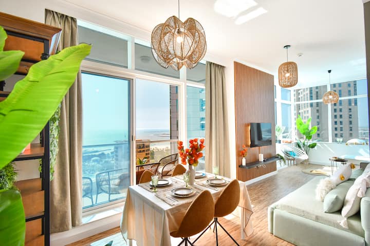 Sea View Beach Walking Chic & Big 1br Apt Fits 5! - Dubai