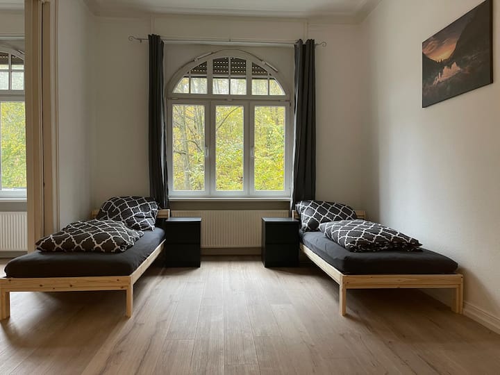 Sanierter Altbau Mit 8 Betten - 4zkdb - Schwelm