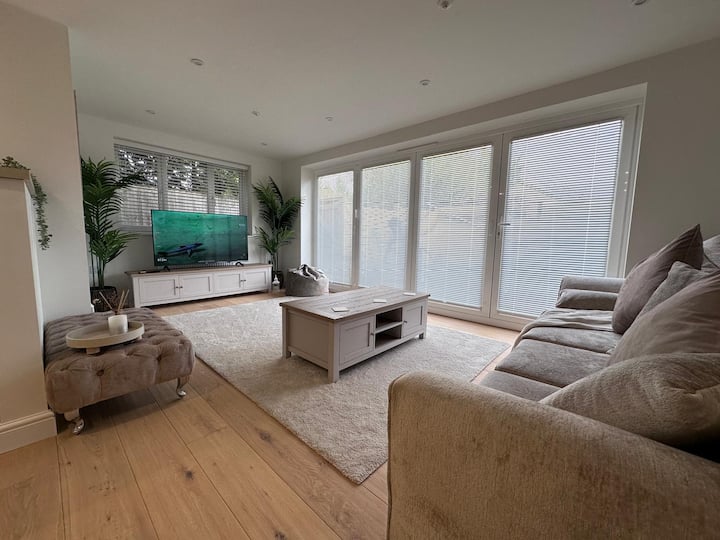 2bed Ground Floor Flat + Garden - Didcot