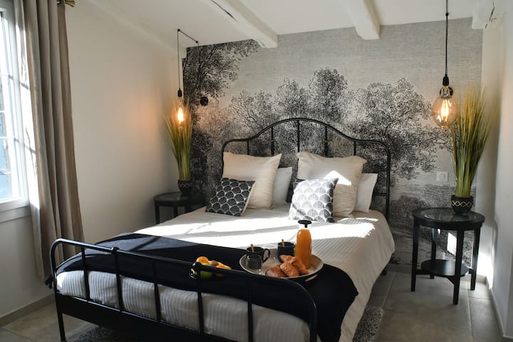 Votre Parenthèse
Chambre "Brocéliande" - Orange