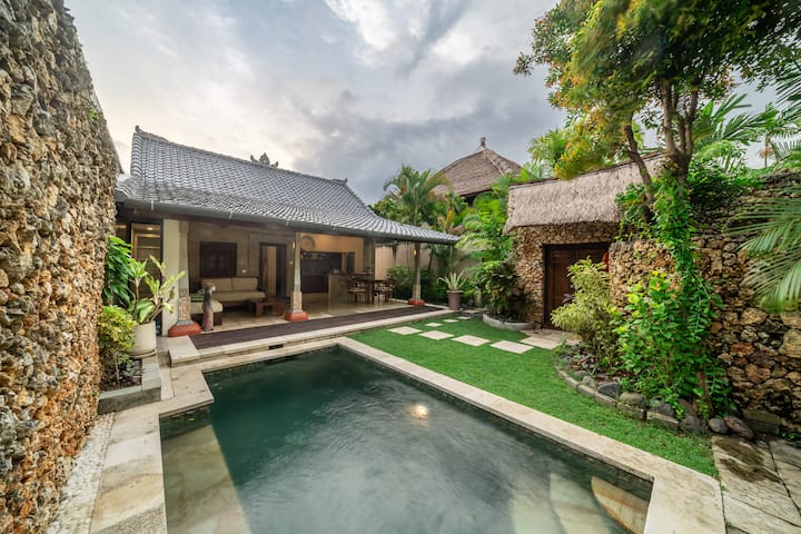 Vintage Elegance At "Nameera Villa 02" - Seminyak