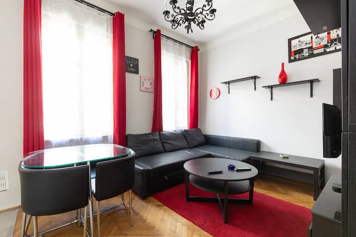 Central 2-bedroom 2-bathroom Apt - Budapest