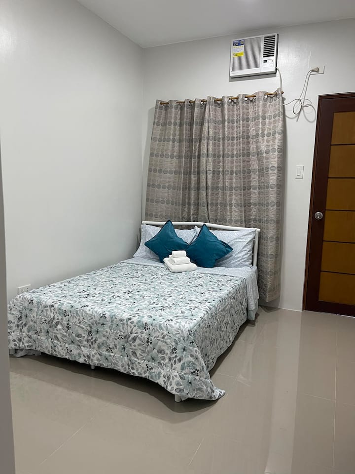 Rads Bale Studio R - Angeles