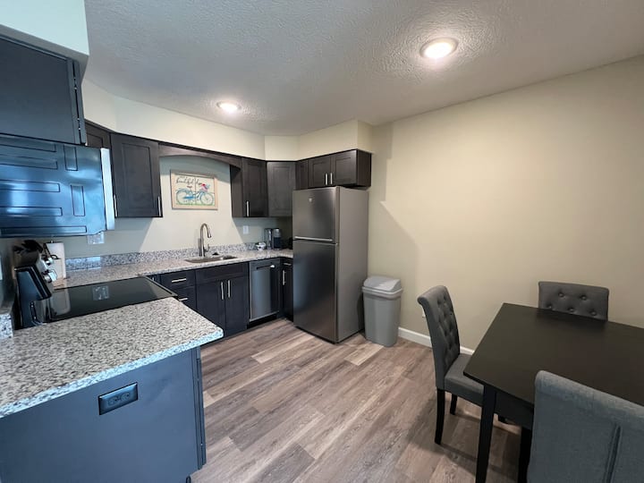 Apt 3 - Downtown Oasis At Sparrow Landing -2nd Fl - 랜싱