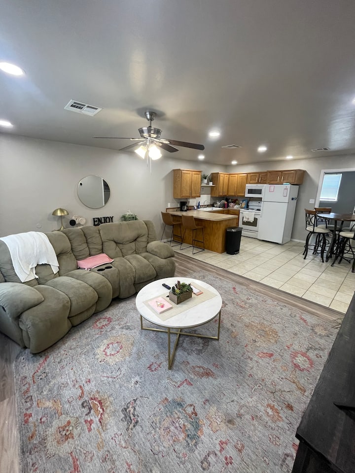 Delightful & Clean 2 Bedroom Duplex - Ada, OK