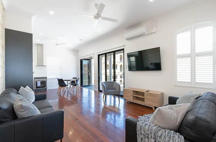 Largs Oasis, Beach & Jetty Views - Free Wine - Adelaide