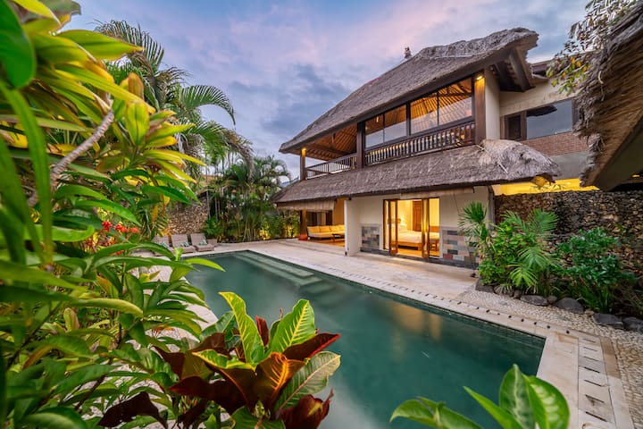 Retret Klasik 3br+kolam Renang Pribadi"nameera 03" - Legian