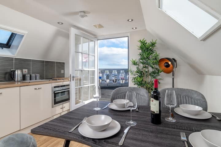 Aberdeen Penthouse Paradise | Harbour Views - Aberdeen